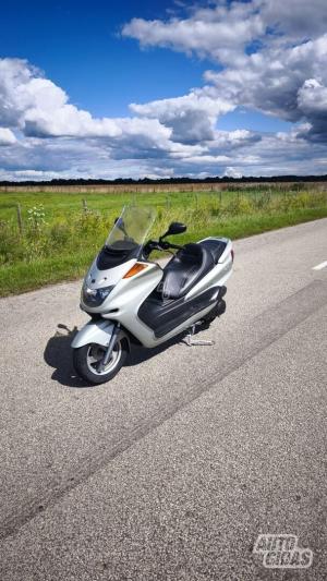 Pelēks Yamaha Majesty 2003 Klaipėda, ar dzinēja tilpumu 0.25 L un nobraukumu 56 tūkst. km par 1150 €, foto 7 vietnē AUTOMOTO.COM.LV