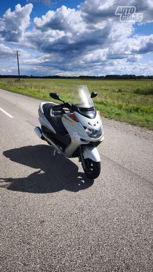Pelēks Yamaha Majesty 2003 Klaipėda, ar dzinēja tilpumu 0.25 L un nobraukumu 56 tūkst. km par 1150 €, foto 10 vietnē AUTOMOTO.COM.LV
