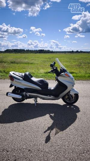 Pelēks Yamaha Majesty 2003 Klaipėda, ar dzinēja tilpumu 0.25 L un nobraukumu 56 tūkst. km par 1150 €, foto 12 vietnē AUTOMOTO.COM.LV