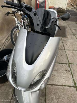 Grey Yamaha Majesty 2004 in Siauliai, with an engine capacity of 0.12 L and mileage of 3 thousand km for 1200 €, photo  on AUTOMOTO.COM.LV