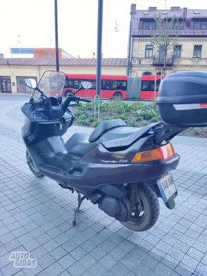 Yamaha Majesty 1999 in Vilnius, with an engine capacity of 0.25 L and mileage of 27 thousand km for 850 €, photo 4 on AUTOMOTO.COM.LV