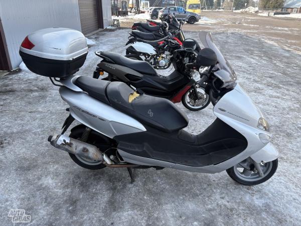 Yamaha Majesty 2005 in Kelme, with an engine capacity of 0.13 L and mileage of 28 thousand km for 315 €, photo 2 on AUTOMOTO.COM.LV