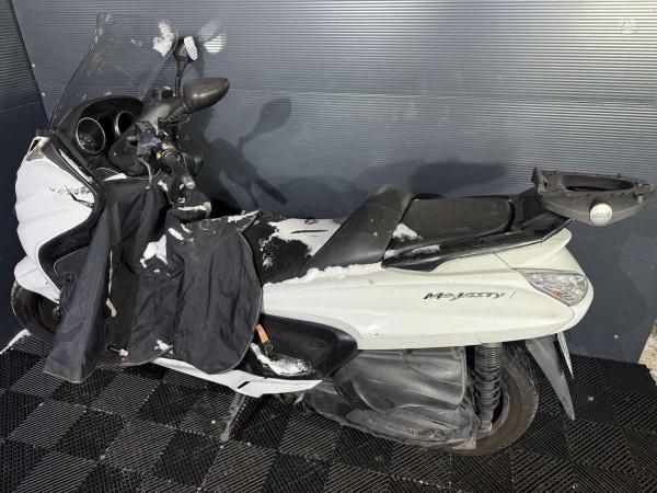 Yamaha Majesty 2010 in Taurage, with an engine capacity of 0.40 L and mileage of 8 thousand km for 950 €, photo 4 on AUTOMOTO.COM.LV