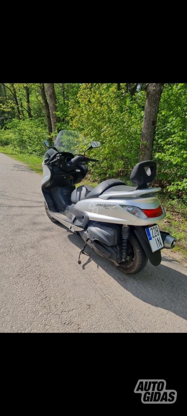 Yamaha Majesty 2010 Kauņa, ar dzinēja tilpumu 0.40 L un nobraukumu 55 tūkst. km par 1550 €, foto 2 vietnē AUTOMOTO.COM.LV