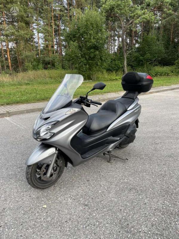 Yamaha Majesty 2010 Ukmergė vietnē Yamaha Majesty 2010 Ukmergė, ar dzinēja tilpumu 0.40 L un nobraukumu 25 tūkst. km par 1400 €, foto 5 vietnē AUTOMOTO.COM.LV