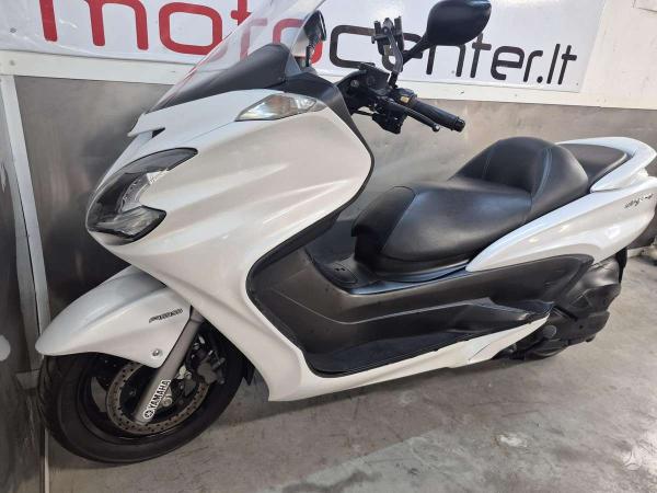 Yamaha Majesty 2010 Kauņa vietnē Balts Yamaha Majesty 2010 Kauņa, ar dzinēja tilpumu 0.40 L un nobraukumu 66 tūkst. km par 2000 €, foto 1 vietnē AUTOMOTO.COM.LV