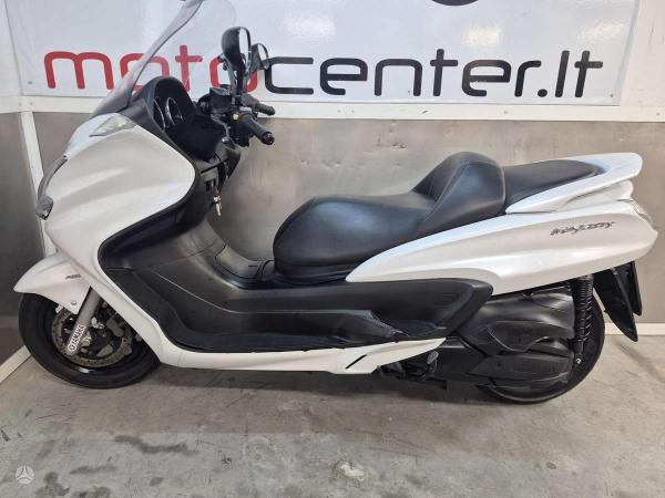 Yamaha Majesty 2010 Kauņa vietnē Balts Yamaha Majesty 2010 Kauņa, ar dzinēja tilpumu 0.40 L un nobraukumu 66 tūkst. km par 2000 €, foto 3 vietnē AUTOMOTO.COM.LV