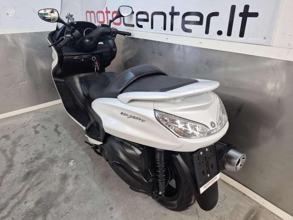 Yamaha Majesty 2010 Kauņa vietnē Balts Yamaha Majesty 2010 Kauņa, ar dzinēja tilpumu 0.40 L un nobraukumu 66 tūkst. km par 2000 €, foto 5 vietnē AUTOMOTO.COM.LV