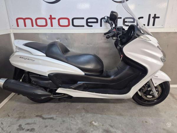 Yamaha Majesty 2010 Kauņa vietnē Balts Yamaha Majesty 2010 Kauņa, ar dzinēja tilpumu 0.40 L un nobraukumu 66 tūkst. km par 2000 €, foto 7 vietnē AUTOMOTO.COM.LV
