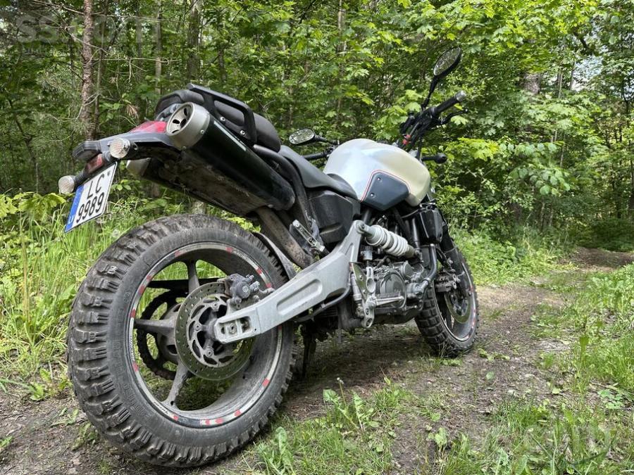 Yamaha MT 03 2005 Rīga, ar dzinēja tilpumu 0.66 L un nobraukumu 0 tūkst. km par 1600 €, foto 5 vietnē AUTOMOTO.COM.LV