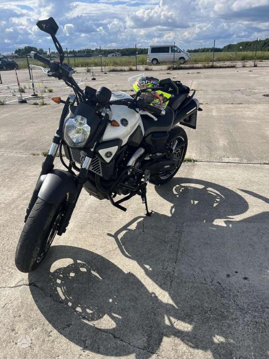 Balts Yamaha MT 03 2007 Šauļi, ar dzinēja tilpumu 0.66 L un nobraukumu 41 tūkst. km par 2500 €, foto 2 vietnē AUTOMOTO.COM.LV