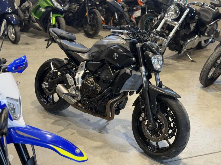 Black Yamaha MT 07 2015 in Siauliai, with an engine capacity of 0.69 L and mileage of 26 thousand km for 4290 €, photo 1 on AUTOMOTO.COM.LV