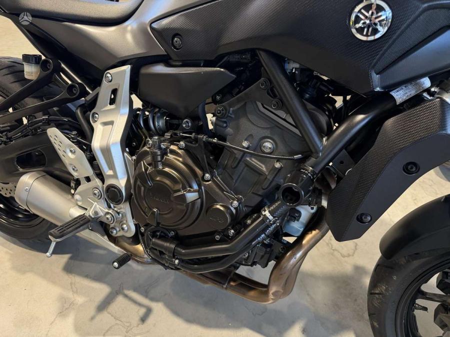 Black Yamaha MT 07 2015 in Siauliai, with an engine capacity of 0.69 L and mileage of 26 thousand km for 4290 €, photo 7 on AUTOMOTO.COM.LV
