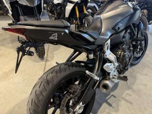 Black Yamaha MT 07 2015 in Siauliai, with an engine capacity of 0.69 L and mileage of 26 thousand km for 4290 €, photo 10 on AUTOMOTO.COM.LV