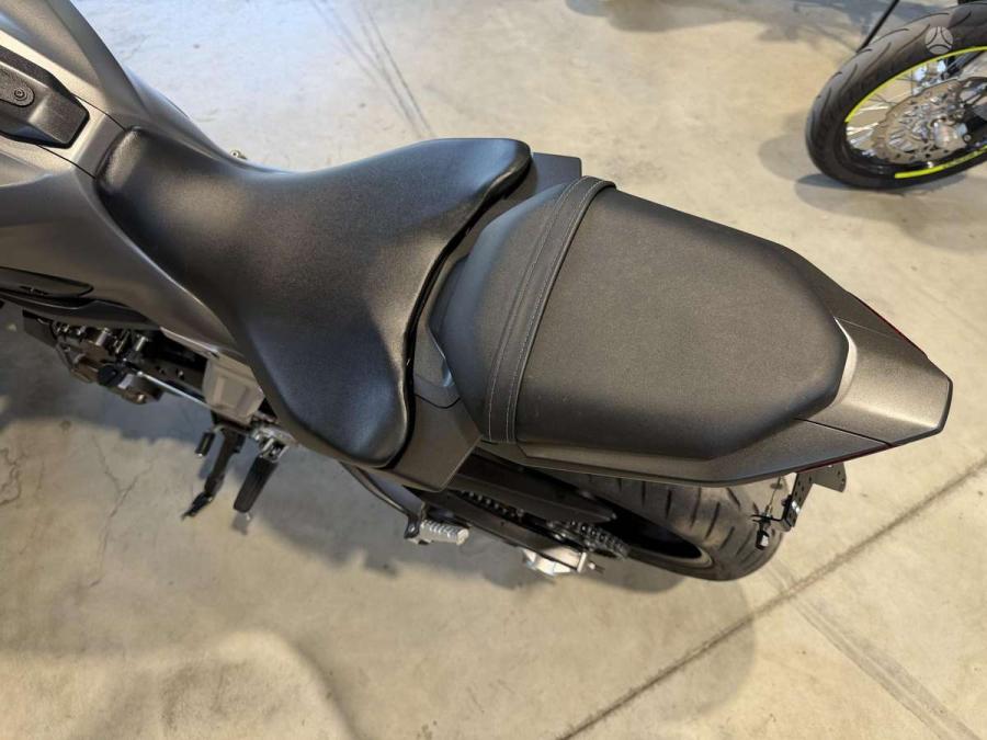 Black Yamaha MT 07 2015 in Siauliai, with an engine capacity of 0.69 L and mileage of 26 thousand km for 4290 €, photo 13 on AUTOMOTO.COM.LV