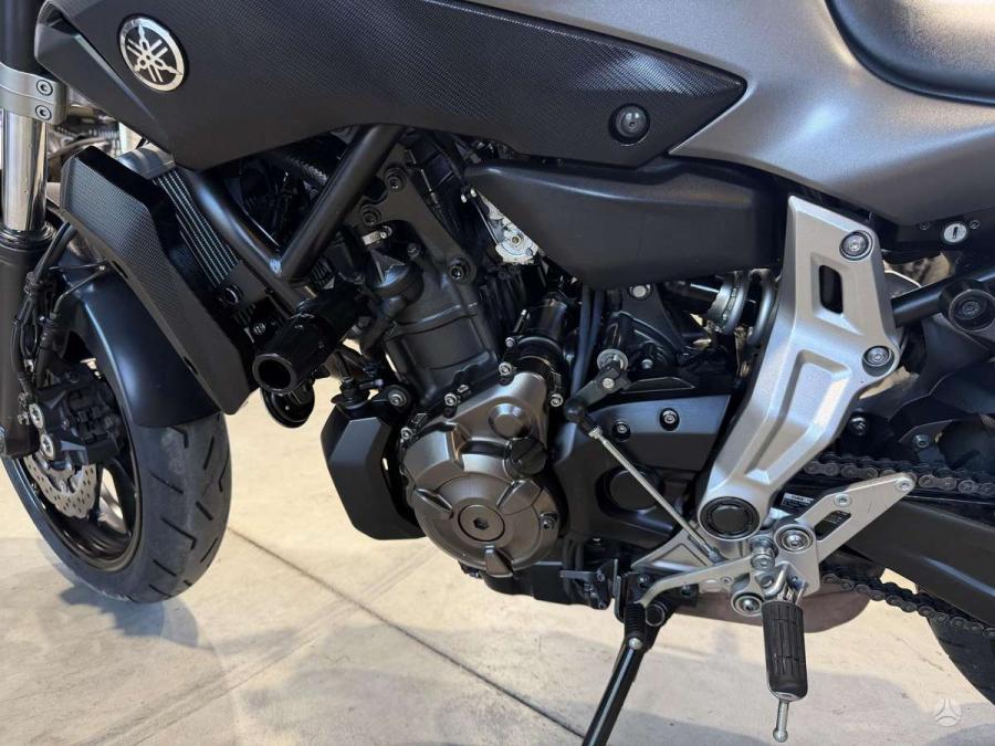Black Yamaha MT 07 2015 in Siauliai, with an engine capacity of 0.69 L and mileage of 26 thousand km for 4290 €, photo 18 on AUTOMOTO.COM.LV
