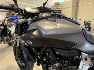 Black Yamaha MT 07 2015 in Siauliai, with an engine capacity of 0.69 L and mileage of 26 thousand km for 4290 €, photo 19 on AUTOMOTO.COM.LV