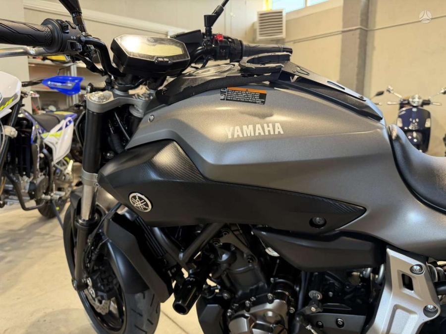 Black Yamaha MT 07 2015 in Siauliai, with an engine capacity of 0.69 L and mileage of 26 thousand km for 4290 €, photo 19 on AUTOMOTO.COM.LV