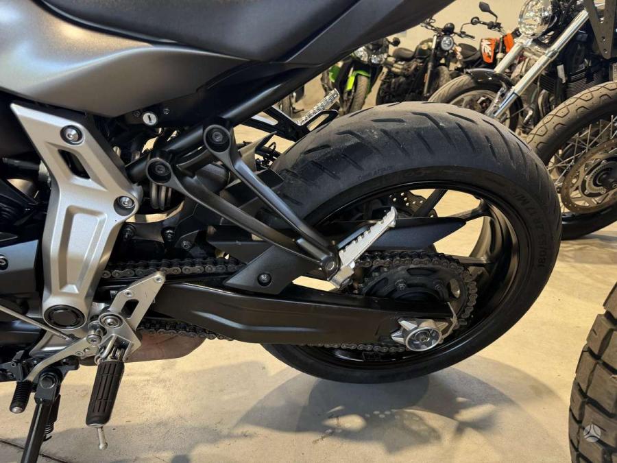 Black Yamaha MT 07 2015 in Siauliai, with an engine capacity of 0.69 L and mileage of 26 thousand km for 4290 €, photo 20 on AUTOMOTO.COM.LV