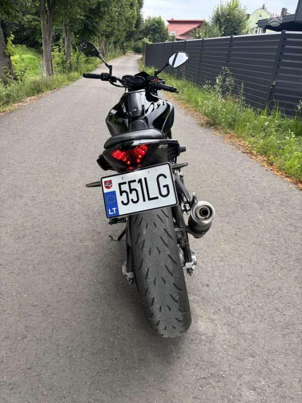 Black Yamaha MT 07 2015 in Kaunas, with an engine capacity of 0.70 L and mileage of 34 thousand km for 4299 €, photo 3 on AUTOMOTO.COM.LV