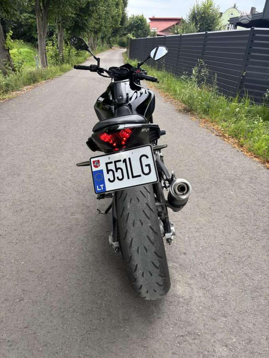 Black Yamaha MT 07 2015 in Kaunas, with an engine capacity of 0.70 L and mileage of 34 thousand km for 4299 €, photo 4 on AUTOMOTO.COM.LV