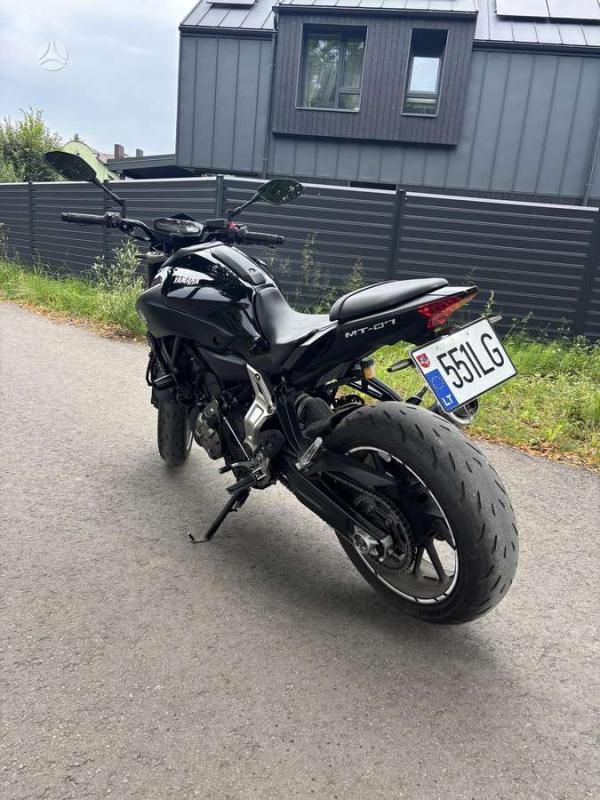 Black Yamaha MT 07 2015 in Kaunas, with an engine capacity of 0.70 L and mileage of 34 thousand km for 4299 €, photo 4 on AUTOMOTO.COM.LV