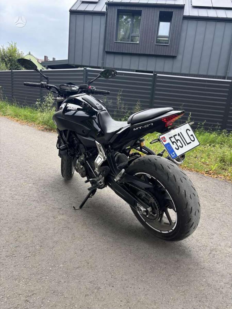 Black Yamaha MT 07 2015 in Kaunas, with an engine capacity of 0.70 L and mileage of 34 thousand km for 4299 €, photo 5 on AUTOMOTO.COM.LV