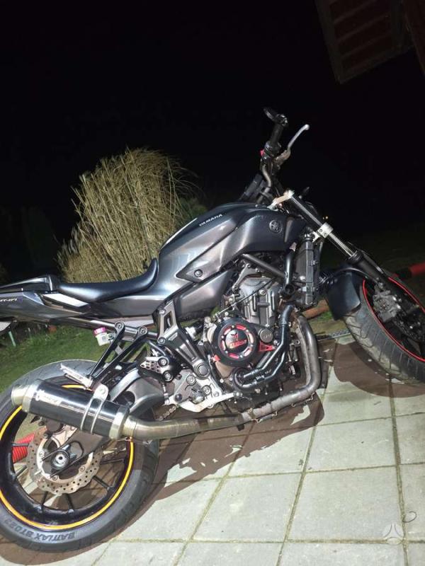 Black Yamaha MT 07 2016 in Marijampole, with an engine capacity of 0.70 L and mileage of 6 thousand km for 3900 €, photo 5 on AUTOMOTO.COM.LV