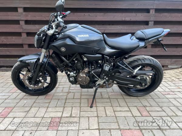 Black Yamaha MT 07 2016 in Tallinn, with an engine capacity of 0.69 L and mileage of 5 thousand km for 4990 €, photo 2 on AUTOMOTO.COM.LV