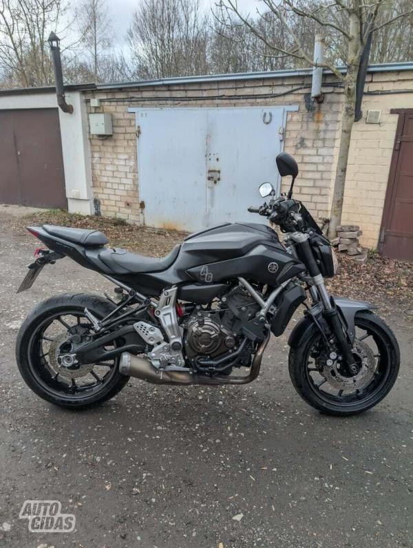 Black Yamaha MT 07 2016 in Kaunas, with an engine capacity of 0.69 L and mileage of 27 thousand km for 4600 €, photo 1 on AUTOMOTO.COM.LV