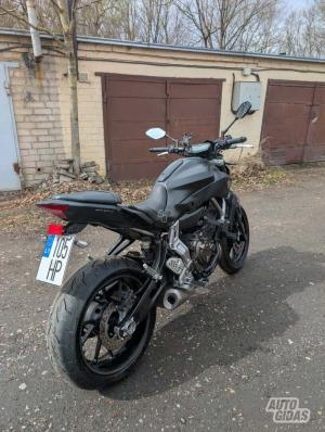 Melns Yamaha MT 07 2016 Kauņa, ar dzinēja tilpumu 0.69 L un nobraukumu 27 tūkst. km par 4600 €, foto 3 vietnē AUTOMOTO.COM.LV