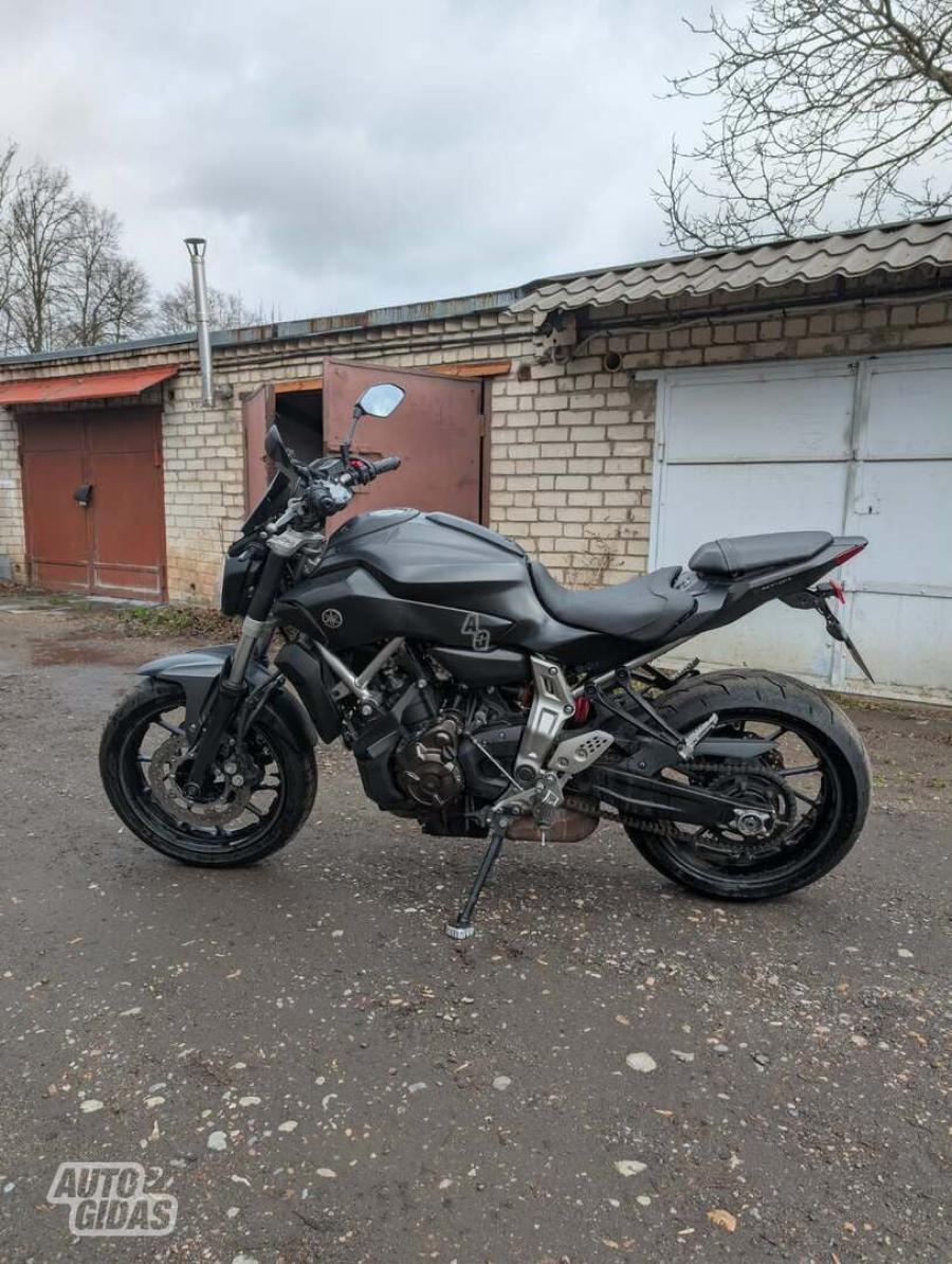 Melns Yamaha MT 07 2016 Kauņa, ar dzinēja tilpumu 0.69 L un nobraukumu 27 tūkst. km par 4600 €, foto 5 vietnē AUTOMOTO.COM.LV