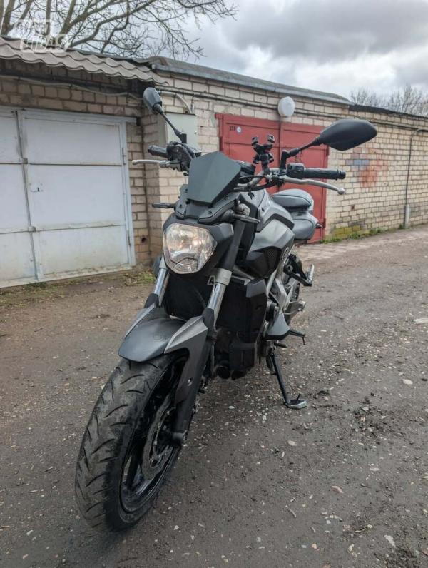 Black Yamaha MT 07 2016 in Kaunas, with an engine capacity of 0.69 L and mileage of 27 thousand km for 4600 €, photo 8 on AUTOMOTO.COM.LV