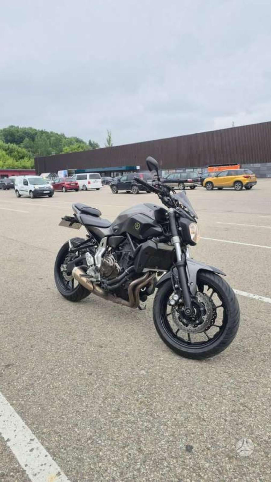Black Yamaha MT 07 2016 in Vilnius, with an engine capacity of 0.69 L and mileage of 22 thousand km for 4500 €, photo 4 on AUTOMOTO.COM.LV