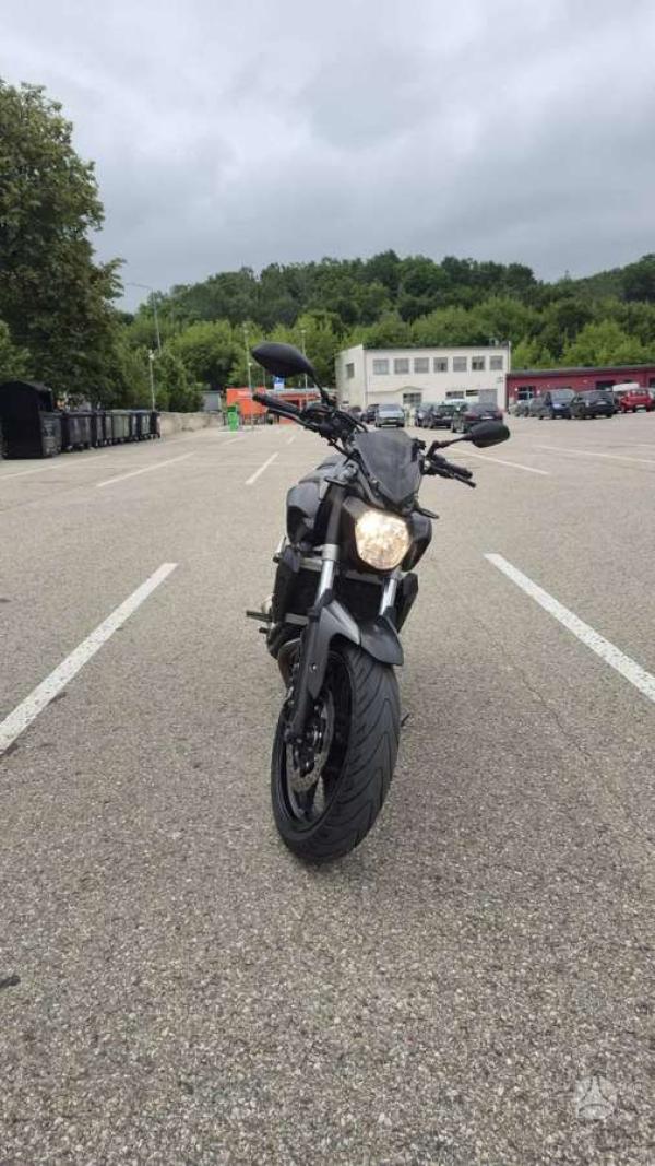 Black Yamaha MT 07 2016 in Vilnius, with an engine capacity of 0.69 L and mileage of 22 thousand km for 4500 €, photo 4 on AUTOMOTO.COM.LV
