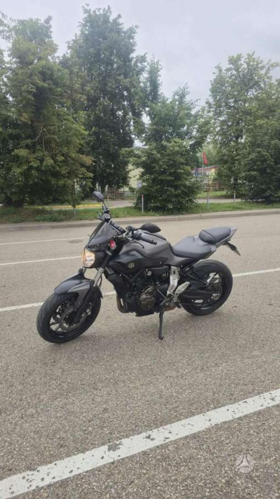 Black Yamaha MT 07 2016 in Vilnius, with an engine capacity of 0.69 L and mileage of 22 thousand km for 4500 €, photo 7 on AUTOMOTO.COM.LV