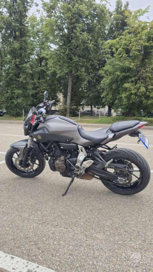 Black Yamaha MT 07 2016 in Vilnius, with an engine capacity of 0.69 L and mileage of 22 thousand km for 4500 €, photo 7 on AUTOMOTO.COM.LV