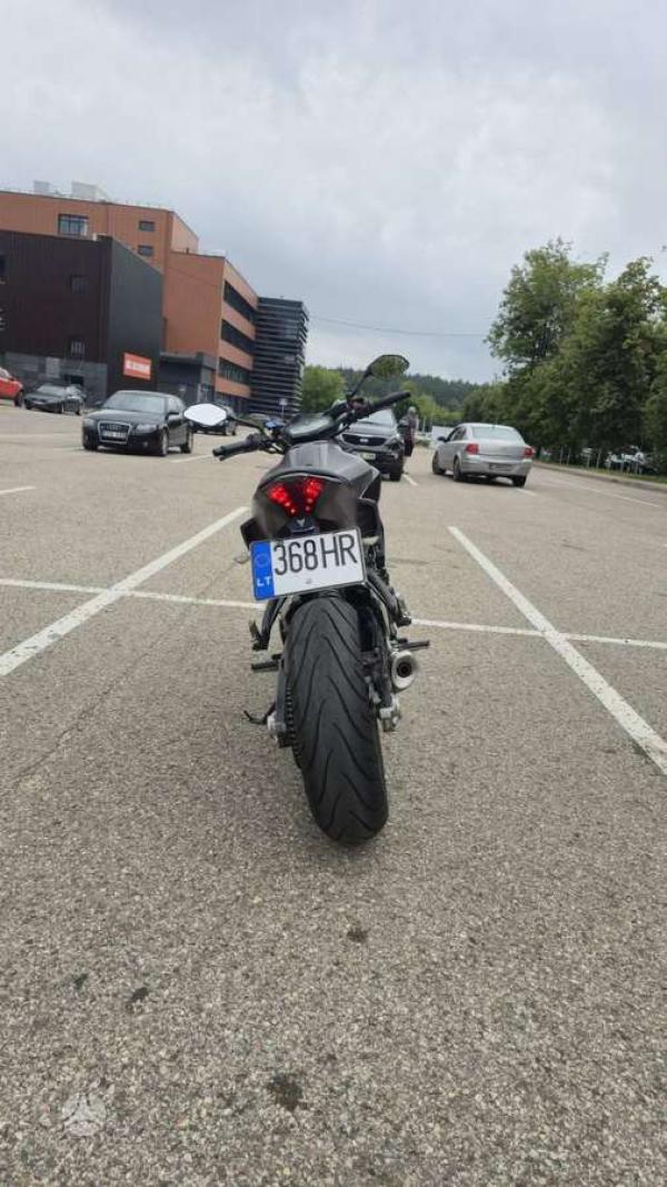 Black Yamaha MT 07 2016 in Vilnius, with an engine capacity of 0.69 L and mileage of 22 thousand km for 4500 €, photo 9 on AUTOMOTO.COM.LV