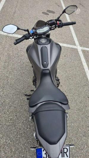 Black Yamaha MT 07 2016 in Vilnius, with an engine capacity of 0.69 L and mileage of 22 thousand km for 4500 €, photo 11 on AUTOMOTO.COM.LV
