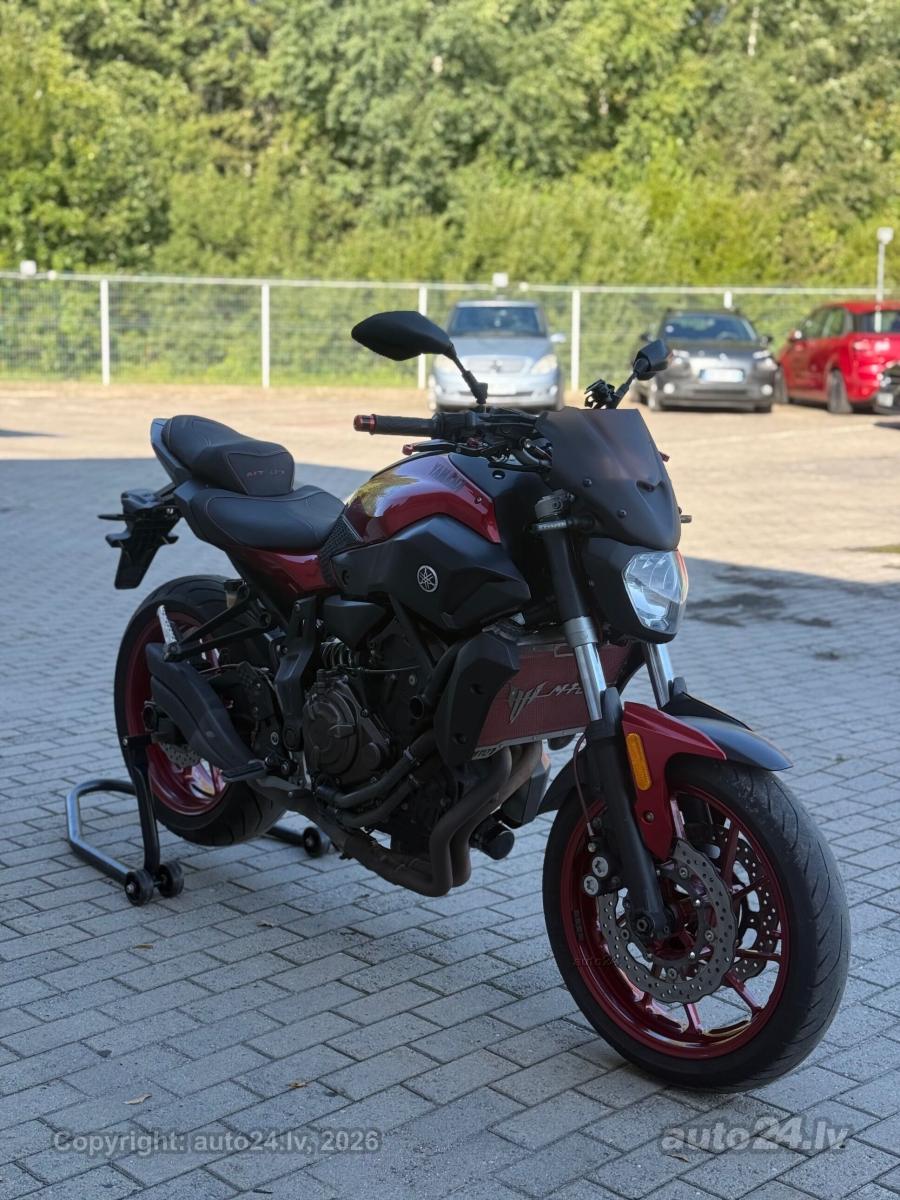 Black Yamaha MT 07 2016 in Tallinn, with an engine capacity of 0.70 L and mileage of 40 thousand km for 4690 €, photo 5 on AUTOMOTO.COM.LV