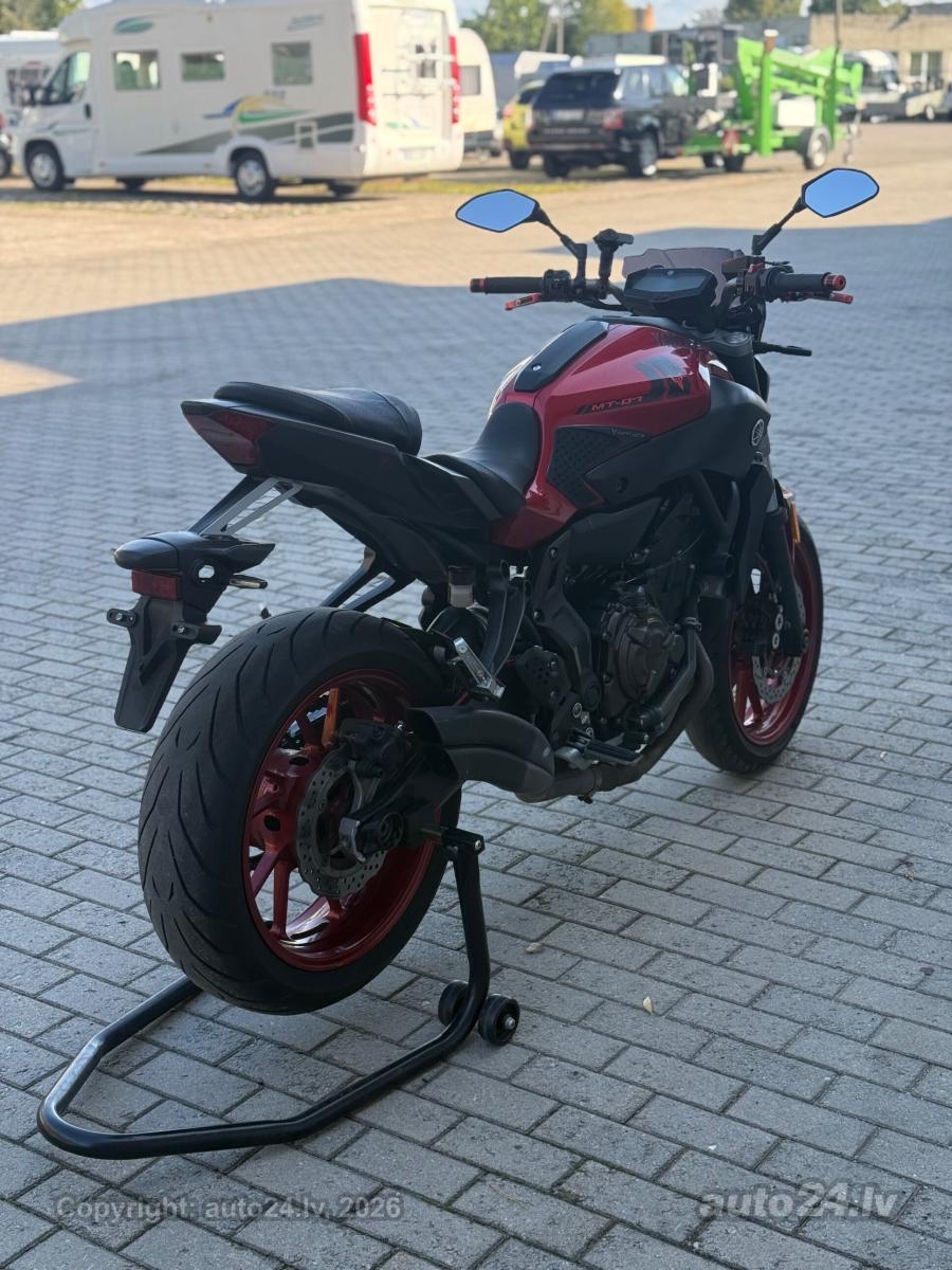 Black Yamaha MT 07 2016 in Tallinn, with an engine capacity of 0.70 L and mileage of 40 thousand km for 4690 €, photo 7 on AUTOMOTO.COM.LV