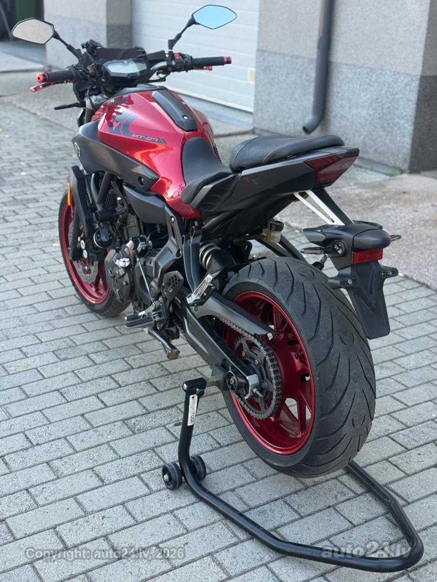 Black Yamaha MT 07 2016 in Tallinn, with an engine capacity of 0.70 L and mileage of 40 thousand km for 4690 €, photo 8 on AUTOMOTO.COM.LV