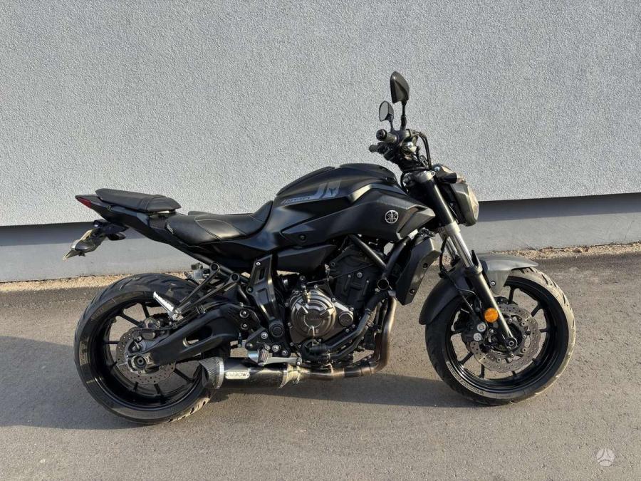 Melns Yamaha MT 07 2017 Viļņa, ar dzinēja tilpumu 0.70 L un nobraukumu 43 tūkst. km par 3800 €, foto 3 vietnē AUTOMOTO.COM.LV
