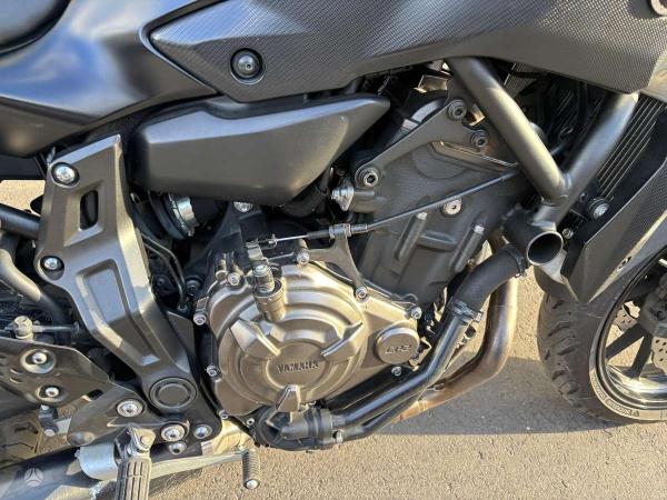 Melns Yamaha MT 07 2017 Viļņa, ar dzinēja tilpumu 0.70 L un nobraukumu 43 tūkst. km par 3800 €, foto 5 vietnē AUTOMOTO.COM.LV