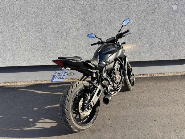 Melns Yamaha MT 07 2017 Viļņa, ar dzinēja tilpumu 0.70 L un nobraukumu 43 tūkst. km par 3800 €, foto 7 vietnē AUTOMOTO.COM.LV