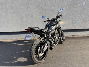 Melns Yamaha MT 07 2017 Viļņa, ar dzinēja tilpumu 0.70 L un nobraukumu 43 tūkst. km par 3800 €, foto 8 vietnē AUTOMOTO.COM.LV