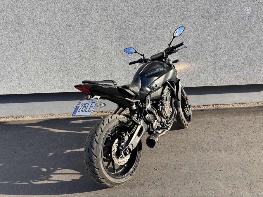 Melns Yamaha MT 07 2017 Viļņa, ar dzinēja tilpumu 0.70 L un nobraukumu 43 tūkst. km par 3800 €, foto 8 vietnē AUTOMOTO.COM.LV