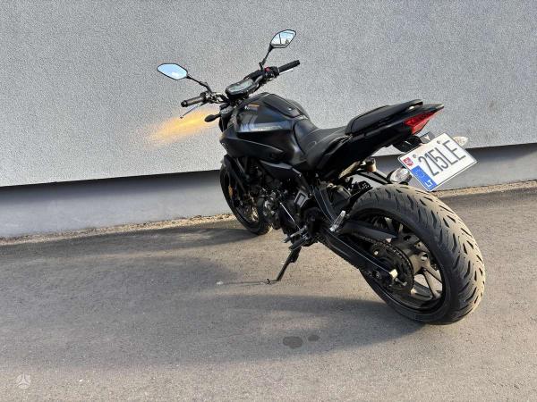 Melns Yamaha MT 07 2017 Viļņa, ar dzinēja tilpumu 0.70 L un nobraukumu 43 tūkst. km par 3800 €, foto 8 vietnē AUTOMOTO.COM.LV