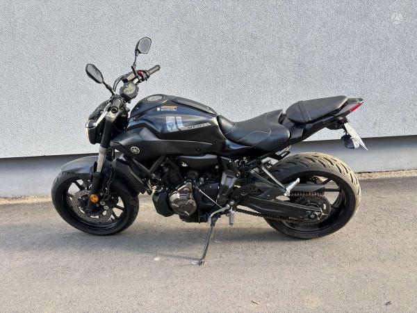 Melns Yamaha MT 07 2017 Viļņa, ar dzinēja tilpumu 0.70 L un nobraukumu 43 tūkst. km par 3800 €, foto 9 vietnē AUTOMOTO.COM.LV
