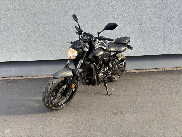 Melns Yamaha MT 07 2017 Viļņa, ar dzinēja tilpumu 0.70 L un nobraukumu 43 tūkst. km par 3800 €, foto 10 vietnē AUTOMOTO.COM.LV